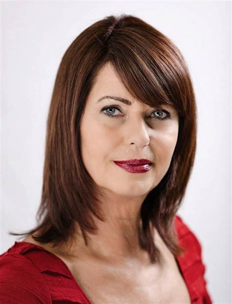 Hairstyles For Mature Women That Help To Hide Fine Lines And Wrinkles