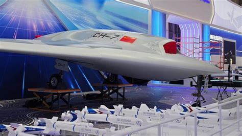 大型隐身无人攻击机 真机首度亮相珠海航展 中国瞭望 万维读者网电脑版