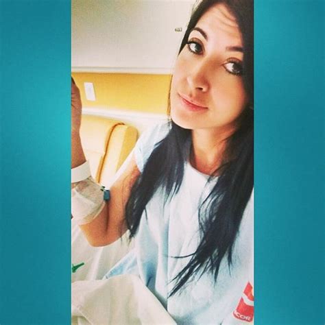 Ego Priscila Pires Posa No Hospital Ap S Se Internar Com Crise De Estresse Not Cias De Famosos