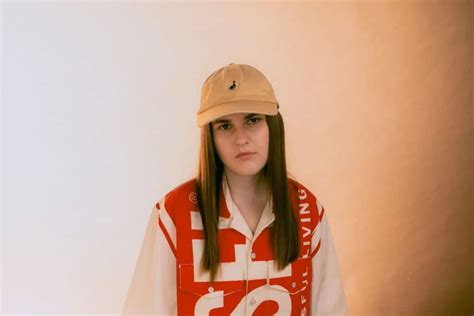 Luna Veröffentlicht Debütalbum 258 Zusammen Mit Der Single „frühling