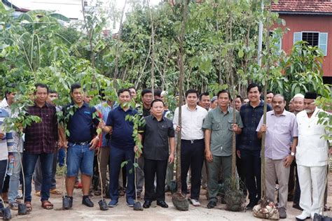 ខេត្តត្បូងឃ្មុំដាំកូនឈើ៥ពាន់ដើម ដើម្បីប្រែក្លាយជាសហគមន៍បៃតងគំរូ សុីសុីថាមស៍