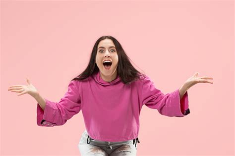 빛나는 성공 여자 행복 황홀 축 승자가 되 고 여성 모델의 동적 활기찬 이미지 감정에 대한 스톡 사진 및 기타 이미지 감정 개념 독일 Istock