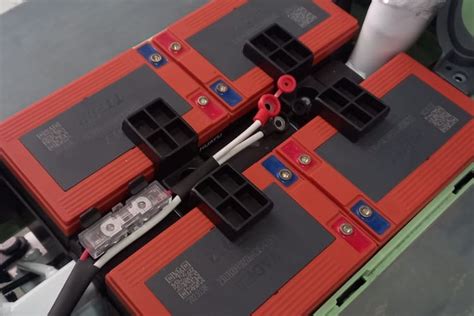 Foto Ini Jenis Baterai Motor Listrik Yang Aman Di Segala Kondisi Cuaca