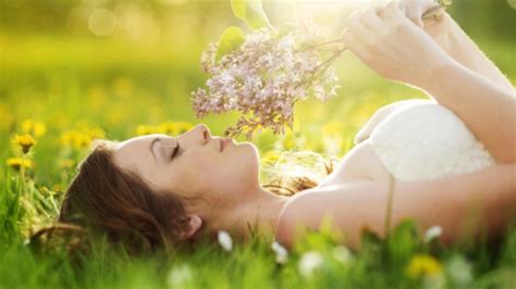 Свободно непокорна съм река избрала слънцето да отразявам Когато една жена е била достатъчно