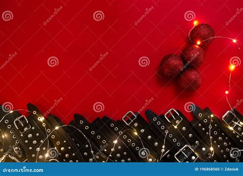Nieuw Jaar Banner Met Penis Uit Kerstballen En Zwarte Lederen Beugels
