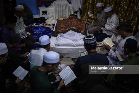 Ahli Keluarga Dan Kenalan Ziarah Jenazah Allahyarham Tan Sri Hassan Azhari