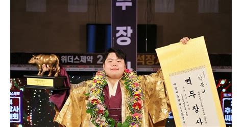 “이만기보다 김민재 떠올리게 할 것”…추석씨름 백두장사 김민재 포효