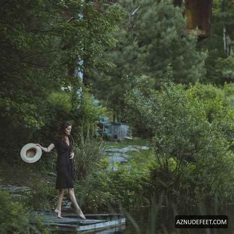 Rebekah Underhill Feet Aznudefeet