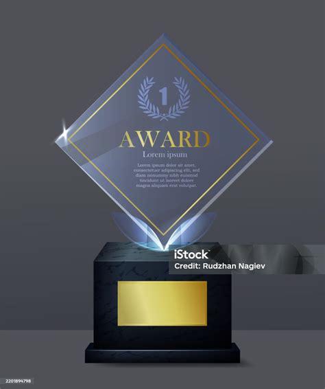 유리 수상 트로피 대회에서 우승자를 수여하기 위한 투명한 크리스탈 조각상 황금 글자가 있는 기하학적 상 템플릿입니다 사실적인 3d 벡터 일러스트레이션 Championship