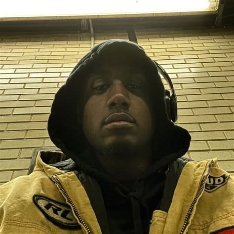 Han Lycansin • Threads Say More