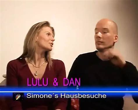 Simones Hausebesuche दिखावटी जोड़ों को सिखाती है कि तीन लोगों वाली