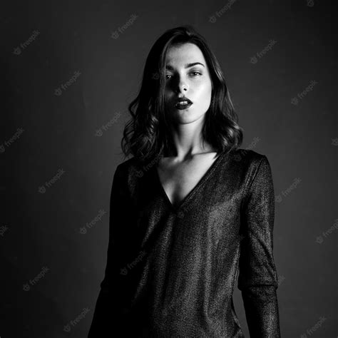 Premium Photo Fashion Model High Fashion Portrait Of Young Elegant