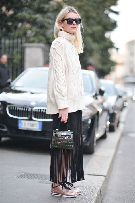 스트리트 스타일은 요즘 유행하는 컨템포러리 스트리트 패션의 현주소와 함께 패션계 종사자 일반 대중들에게도 스타일 인스피레이션을 제공하는 등 패션산업을 형성하 Cool