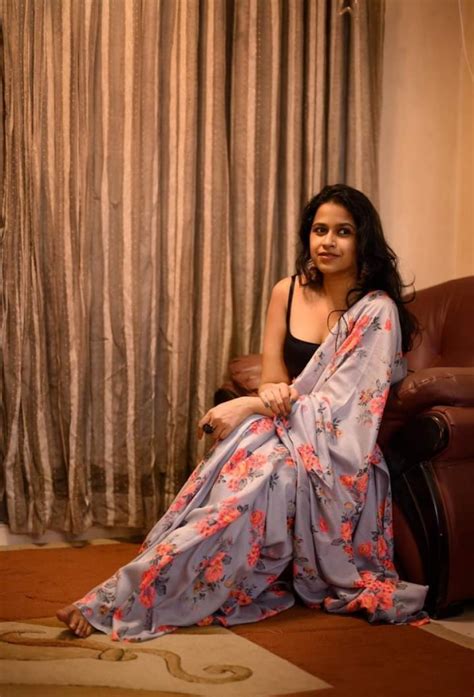 Sadhika Venugopal Photos Hd Latest Images Pictures Stills Of Sadhika Venugopal Filmibeat