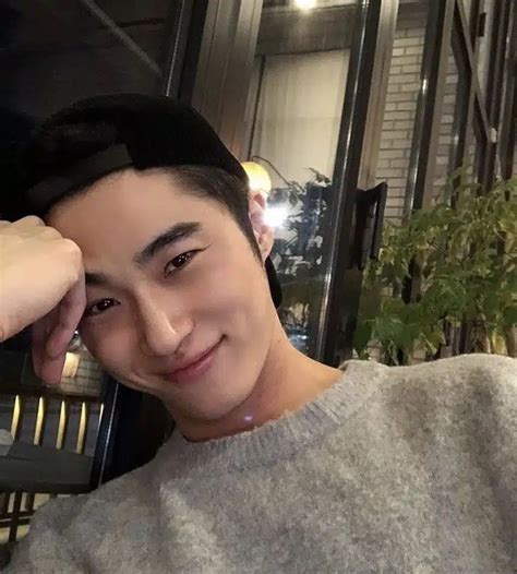 모자를 뒤로쓰면 더 귀여운 우석님 팬마음 커뮤니티