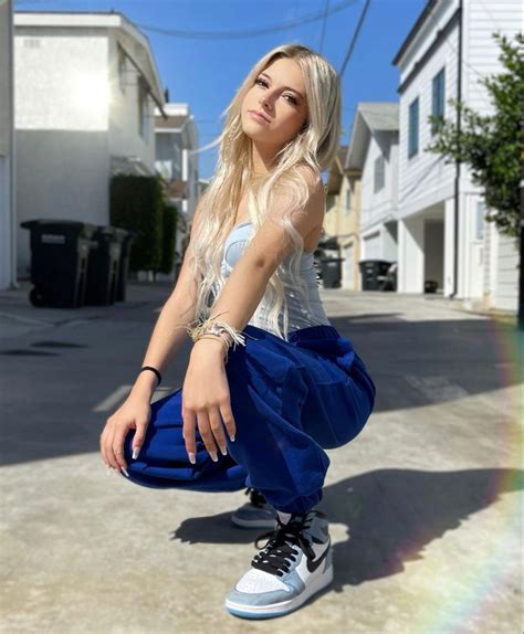 Pin By Azzurralisiero On Coco Quinn Fashion Beautiful Women Pictures