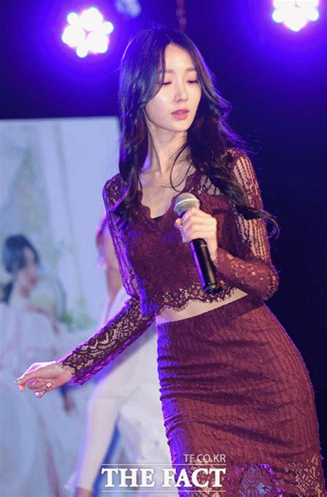 [tf움짤뉴스] 트로트 가수 박하이 섹시한 비주얼도 난 좀 달라요 연예 기사 더팩트