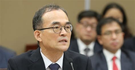 우병우 영장 4차례 반려한 檢 법원 영장기각 비판자격 있나