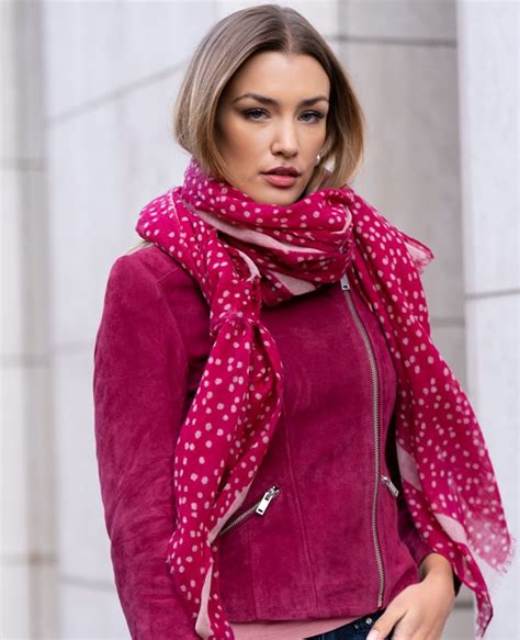 Inverted Triangle Body Shape Style Guide Kettlewell Colours