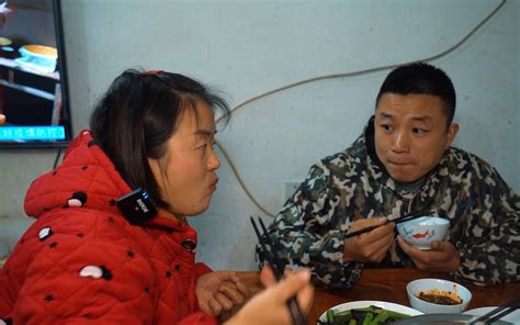 媳妇今天在家炖一盆猪蹄汤，香气四溢的猪蹄汤不仅暖胃也暖心 俺是幺弟 俺是幺弟 哔哩哔哩视频