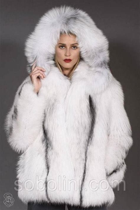 Шуба з хутра полярной лисы з капюшоном продаж ціна у Києві Жіночі шуби від Хутряна фабрика