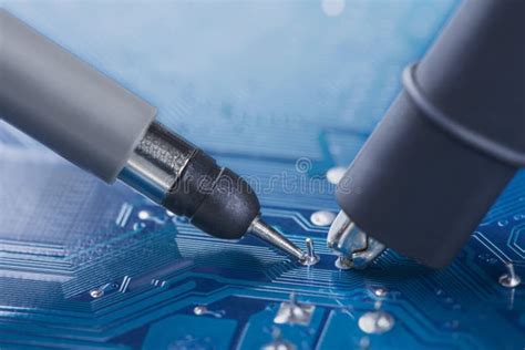 Measuring Electronic Signal Using Oscilloscope On The Pcb Electronics Repair And Digital