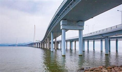 跨海大桥的桥墩是建在海底还是海面上的呢今天可算知道了 底座