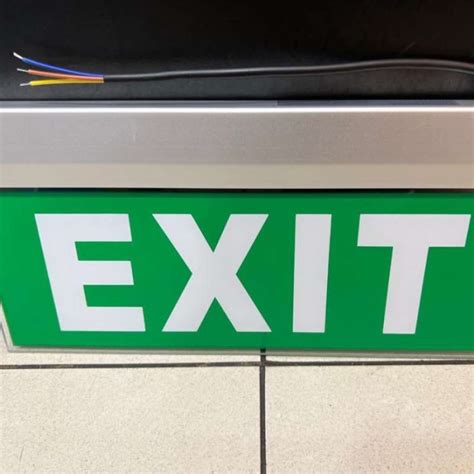 Promo LAMPU EXIT LED LAMPU PETUNJUK DARURAT EMERGENCY EXIT LAMP ACRYLIC Diskon 50 Di Seller