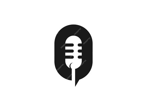 마이크와 버블 채팅 또는 토크 아이콘을 사용하여 O와 캐스트 또는 라디오 로고 디자인 프리미엄 벡터
