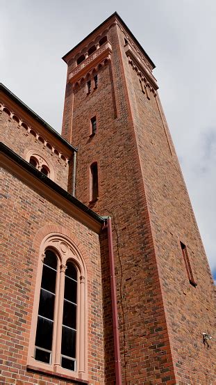 영구 차 또는 장례식 이나 묘지에서 매장 하기 전에 예배당에 화려한 관의 샷 관 제작물에 대한 스톡 사진 및 기타 이미지 관 제작물 교회 기독교 Istock