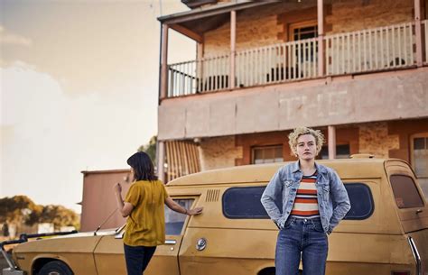 تریلر فیلم The Royal Hotel جولیا گارنر گرفتار در جهنمی دورافتاده