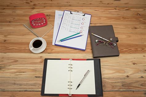 작업 작업 일에서 사무실 책상 사무실의 비즈니스 및 금융 개념 개념에 대한 스톡 사진 및 기타 이미지 개념 경영자 교육 Istock