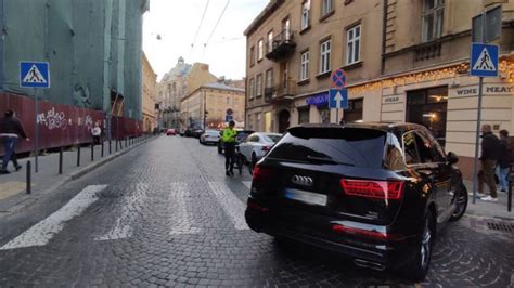 Лише за тиждень інспектори з паркування у Львові виписали штрафів на понад 2 мільйони гривень