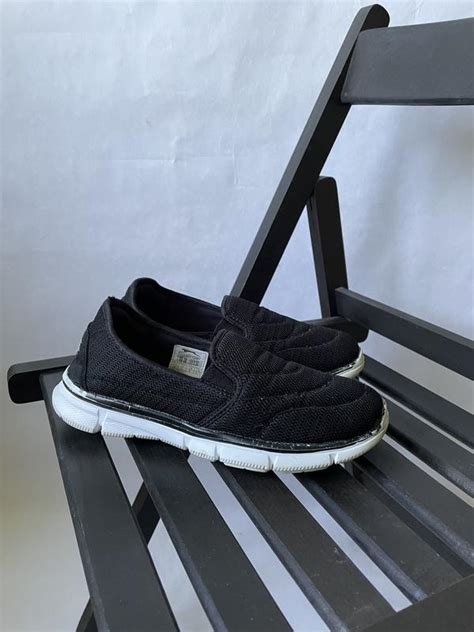 Жіночі кросівки — ціна 70 грн у каталозі Кросівки Купити жіночі речі за доступною ціною на Шафі