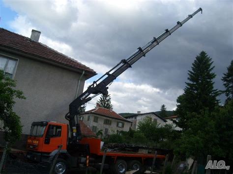 Камион с кран Транспортни Хамалски София Лицензирана транспортна фирма извършва транс