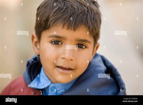 Unschuldiger Dorfjunge Fotos Und Bildmaterial In Hoher Auflösung Alamy