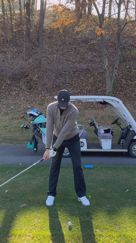 김지훈 프로 Kpga Pro 강남골프레슨 ⛳️그립을 가볍게 쥐고 있다가 임팩트에서 팔로우 구간에서 힘을 빡 줘보세요😀골프연습 Team Mobeom