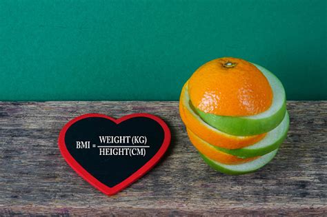 녹색 사과와 오렌지와 체질량 지수 공식측정 테이프와 피트니스의 개념적 과일 0명에 대한 스톡 사진 및 기타 이미지 0명 개념 건강한 식생활 Istock