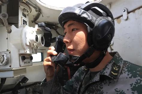 馳騁戈壁沙漠第71集團軍攻堅勁旅炮兵分隊動態上新 每日頭條