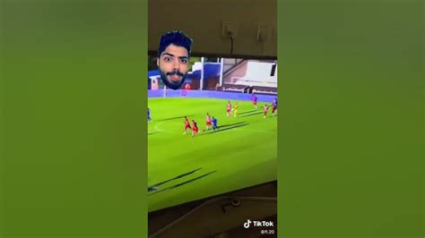 مشجع هلالي يطقطق على الاهلي في مباراة الهلال والميريا الاسباني 😂💚 Youtube