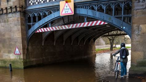 Десетки хиляди британци останаха без ток заради бурята Дара Новини бг