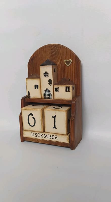 Вічний календар деревяний ручної роботи — цена 650 грн в каталоге Статуэтки Купить товары для