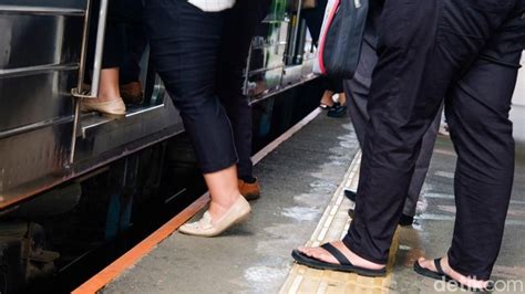 Penampakan Celah Peron Lebar Di Stasiun Krl Yang Dikeluhkan Anker