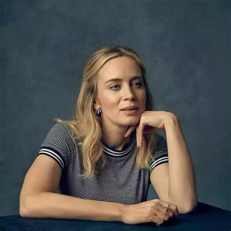 Emily Blunt Hairstyles And Outfit Ideas Pretty Designs