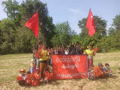 မန္တလေးခရိုင် တပ်ရင်း ၃ Abrf ရဲဘော်များက ဒေါ်အောင်ဆန်းစုကြည် မွေးနေ့ အထိမ်းအမှတ် အဖြစ် ပန်းသပိတ