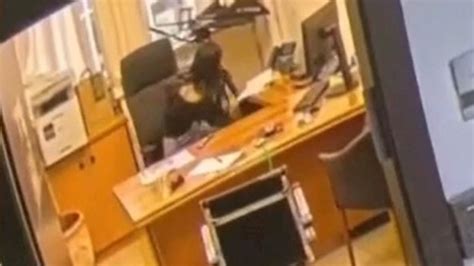 הסרטון המלא של מוריה אסרף מחטטת במשרד דובר ראש הממשלה Tmi