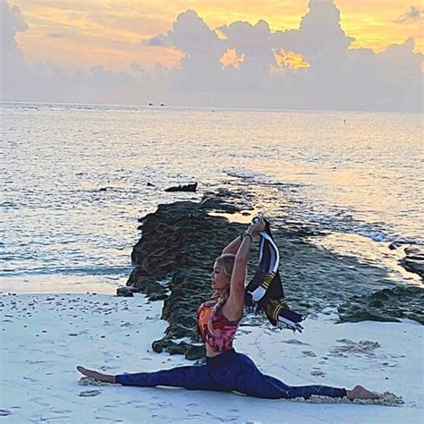 free flow any sequence any asana by 𝔻𝕖𝕤𝕖𝕣𝕥 𝔽𝕠𝕩🦊 🌟 exercise how to