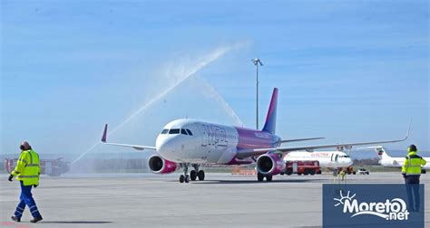 За влизането ни във въздушния Шенген С водна арка посрещнаха 163 ма пътници от Меминген на