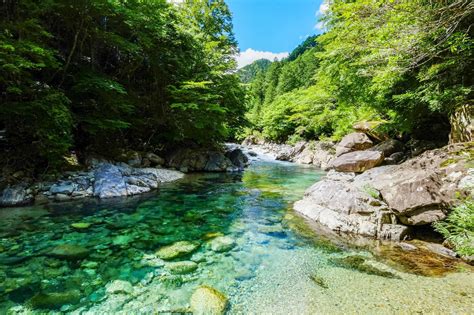 抜群の癒やし効果 水を取り入れたおしゃれインテリア 店舗オフィスの内装工事は千葉県流山市のタカネザワナイソウ工業まで