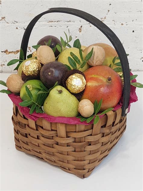Фруктовые корзины в подарок москва с доставкой — купить по низкой цене на Яндекс Маркете